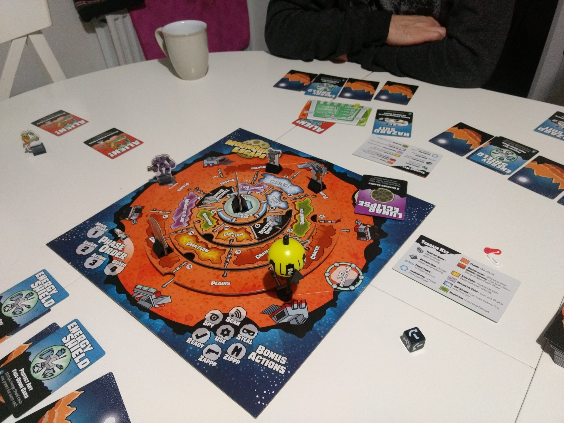 Moonquake Escape - Review - The Giant Brain
