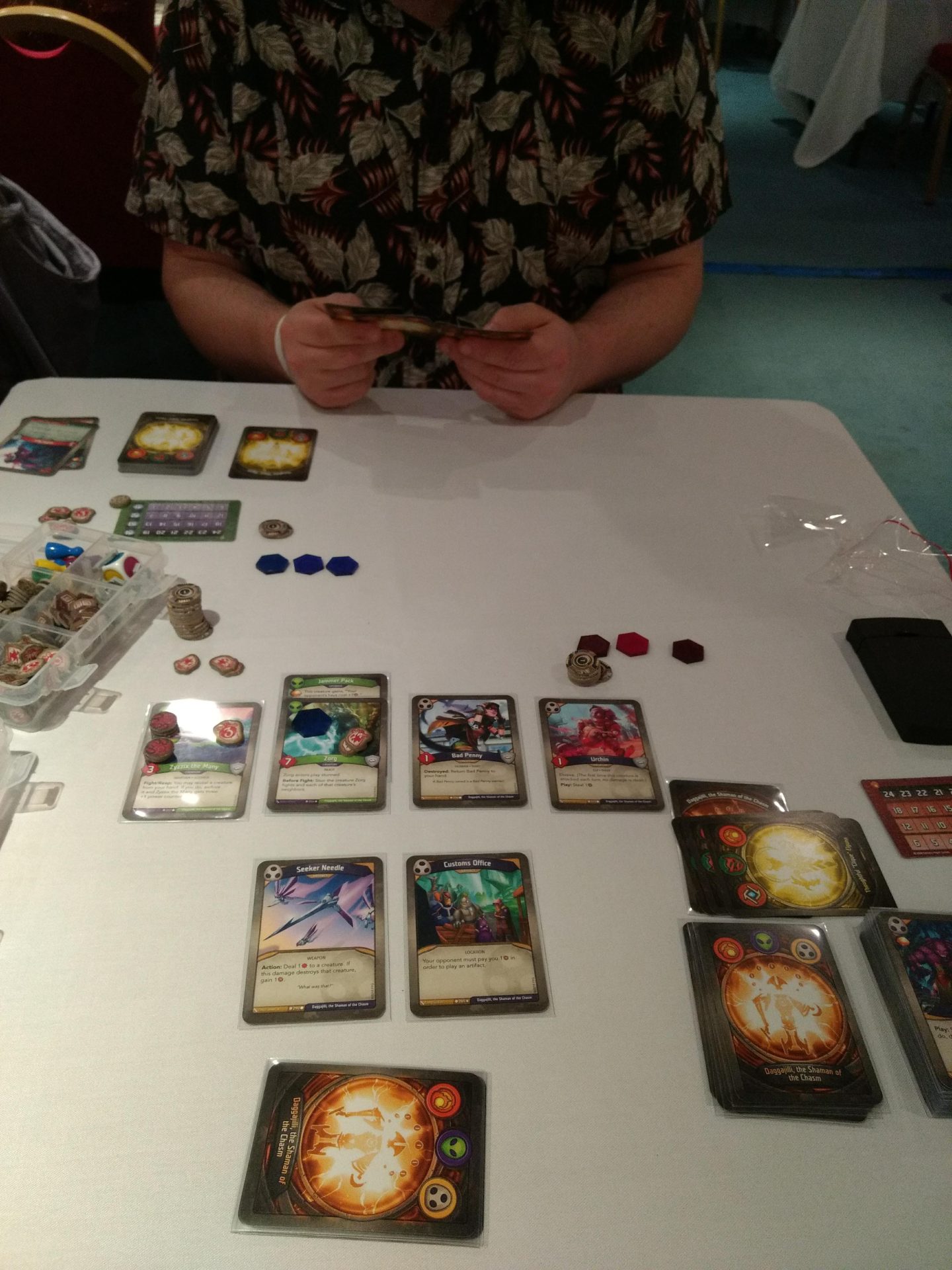Keyforge - Review - The Giant Brain